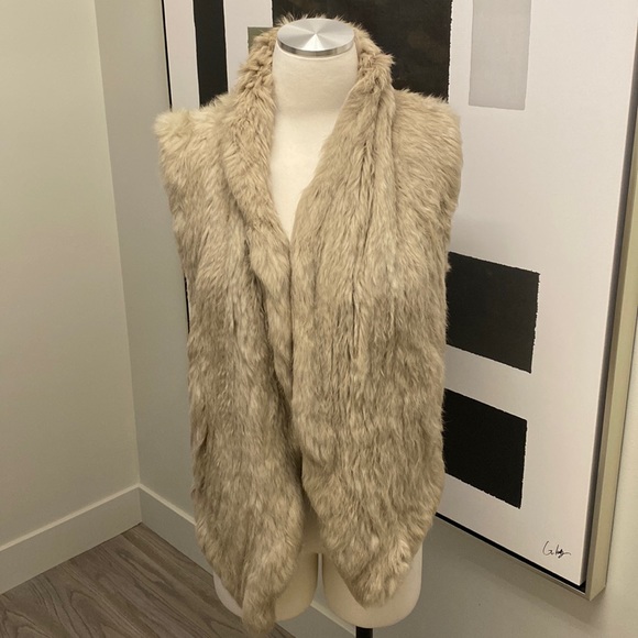 June | Jackets & Coats | Rabbit Fur Vest With Shawl Collar And Pockets ...